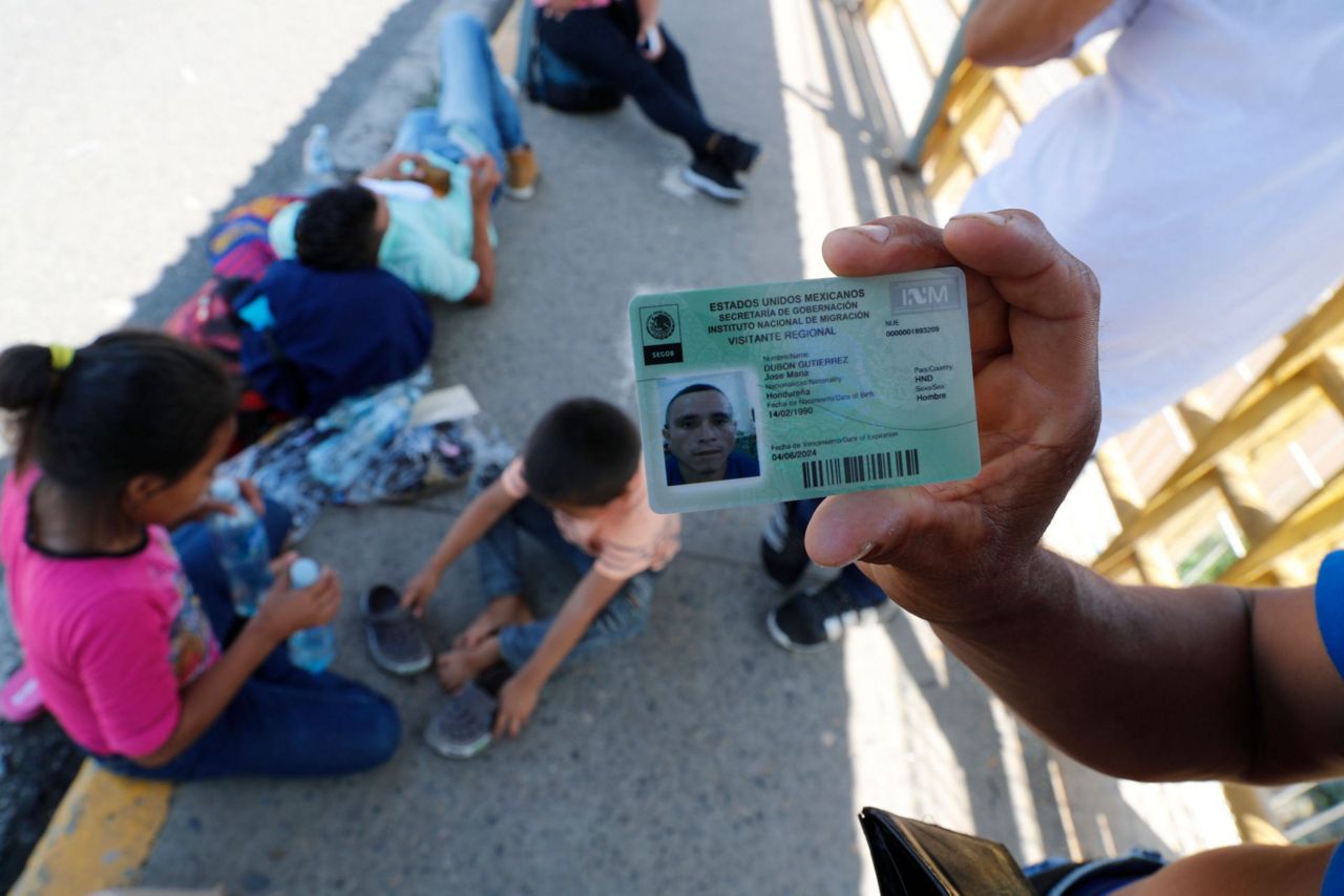 Mexico plans border 'unity' rally, nabs 2 migrant activists