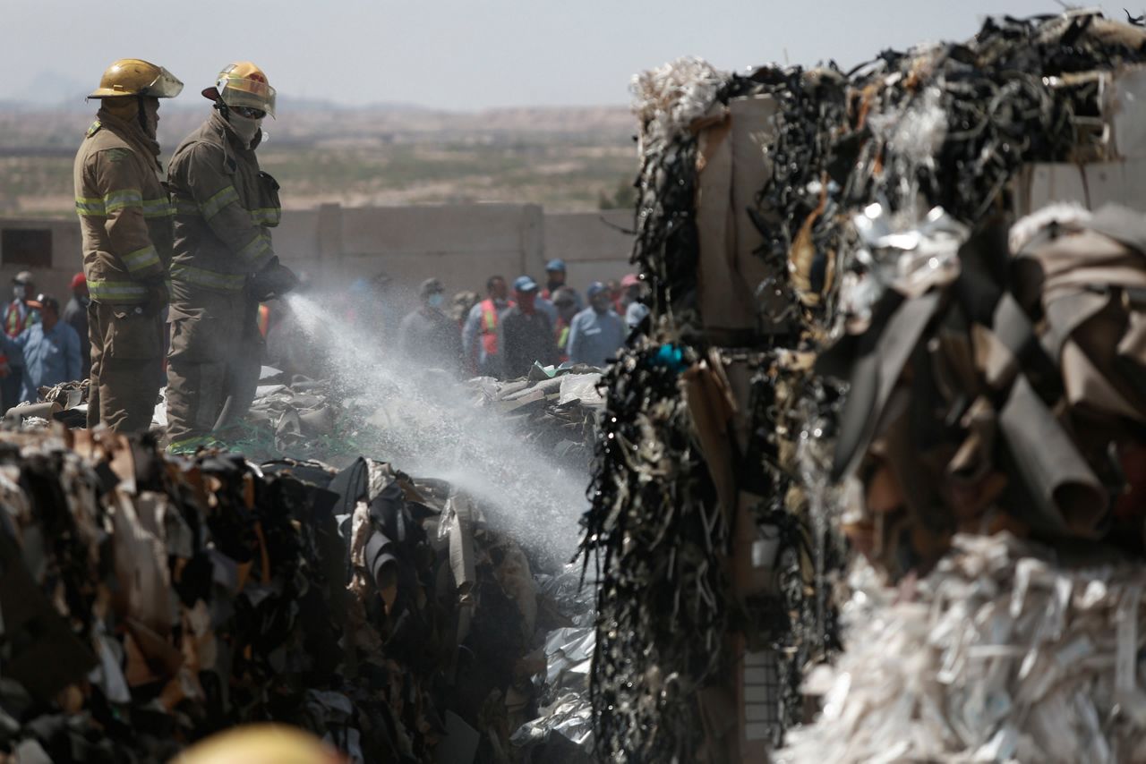 Fire sends thick smoke over Mexico's Juarez and into US