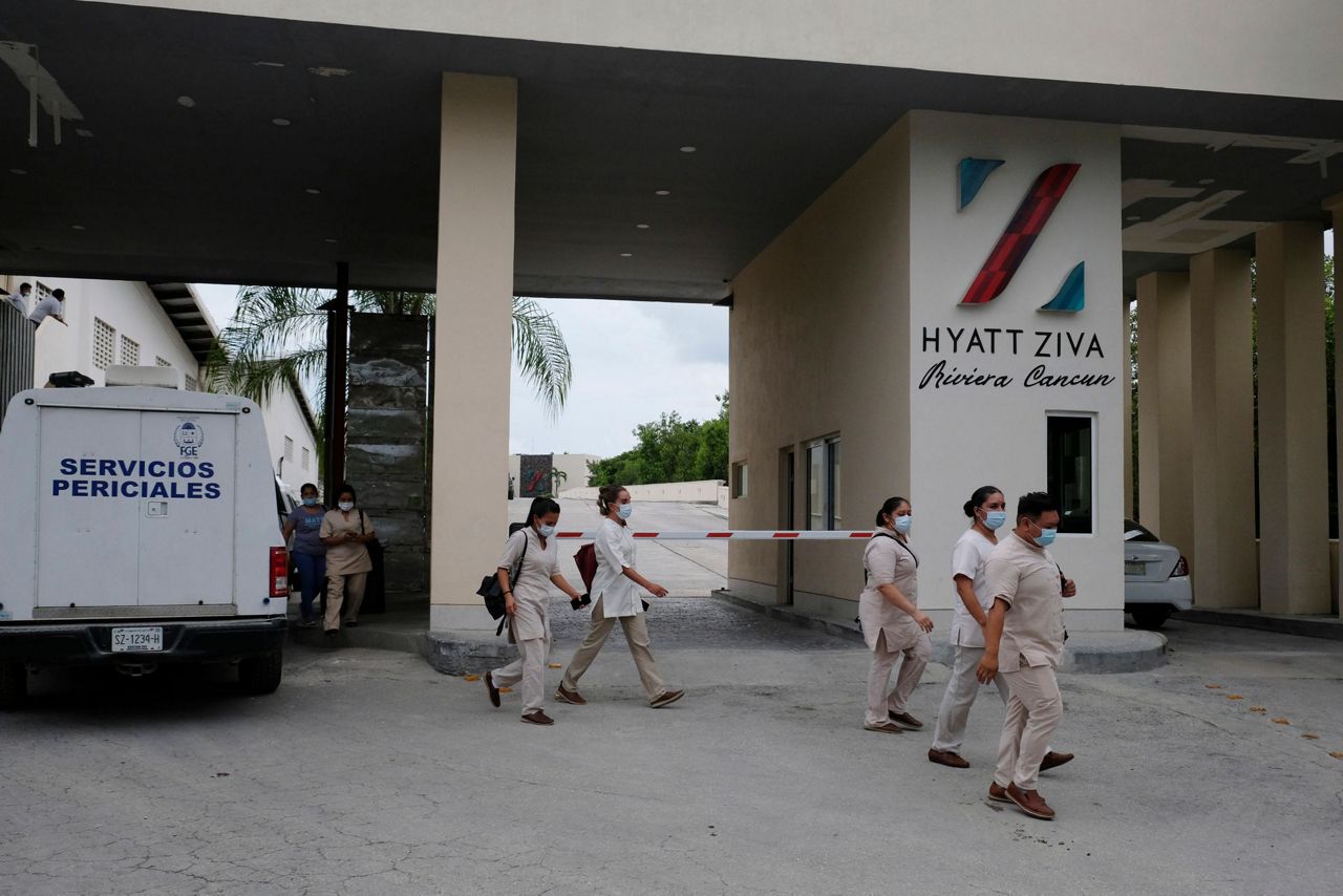 2 dead in dramatic shootout near upscale Mexican resorts