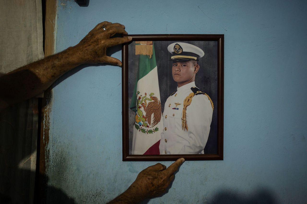 Mexican Navy medical plane lost communication for several minutes ...