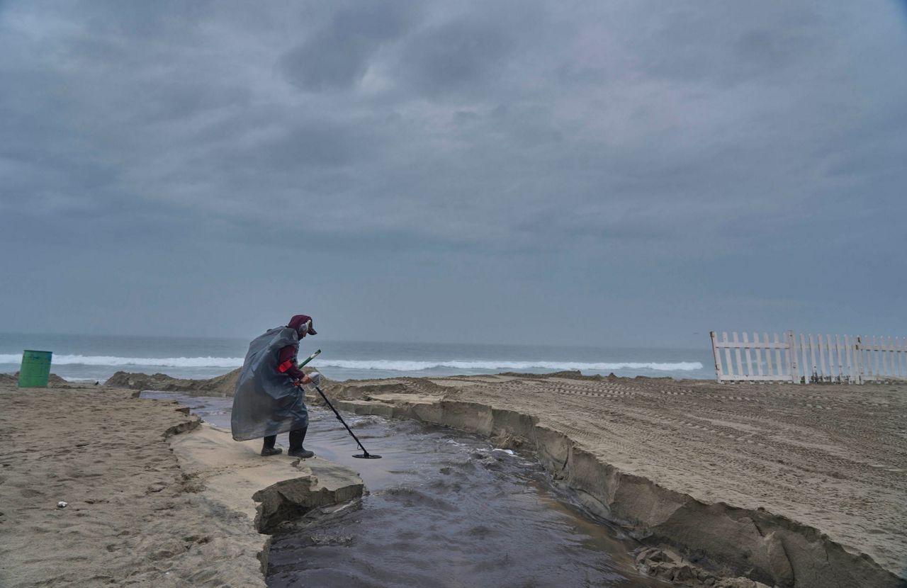 Tropical Storm Hilary menaces Mexico's Baja coast, southwest US packing ...
