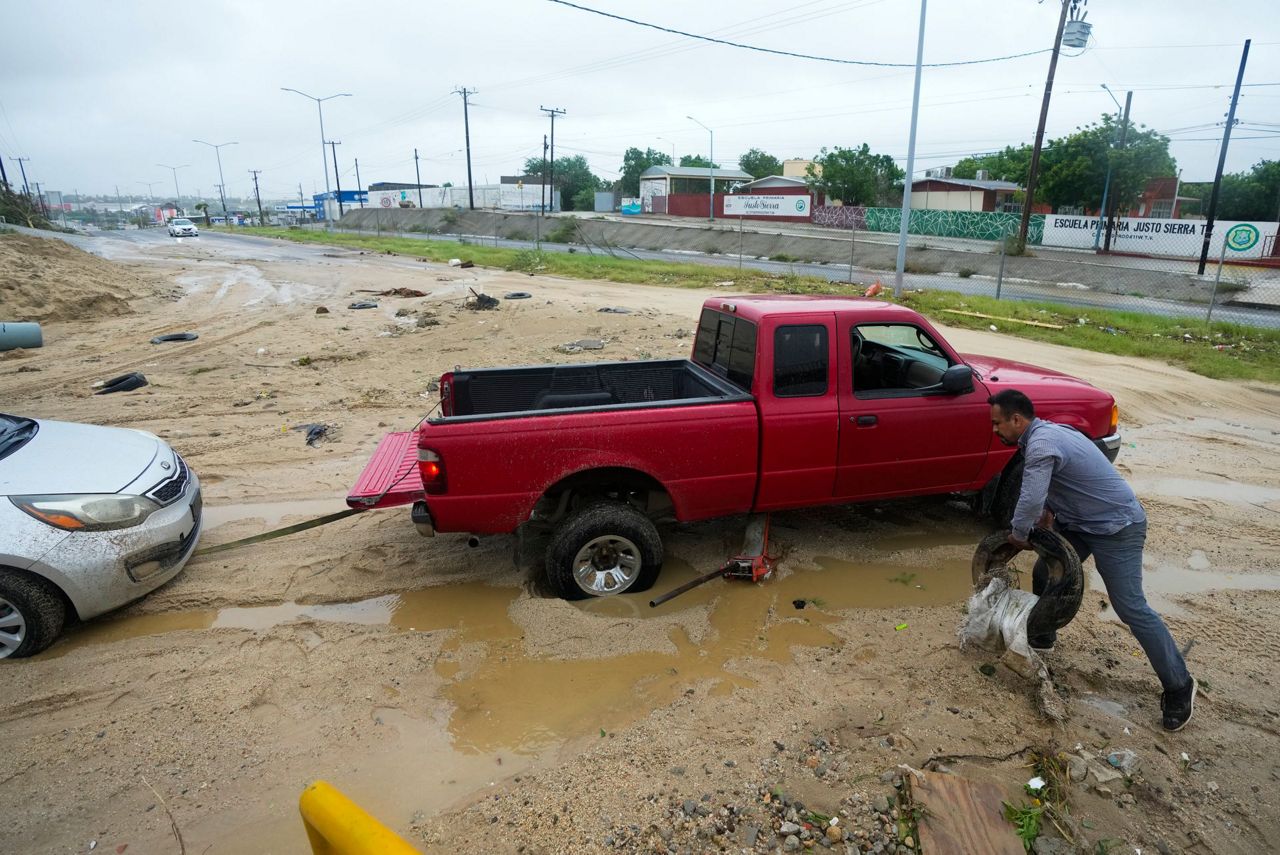 Hurricane Norma takes aim at Mexico's Los Cabos resorts, as Tammy ...