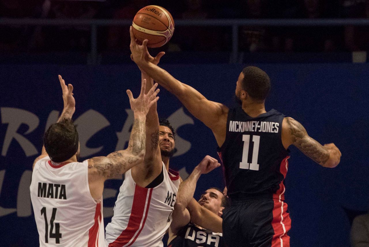 Mexico stuns US in World Cup qualifying, 78-70