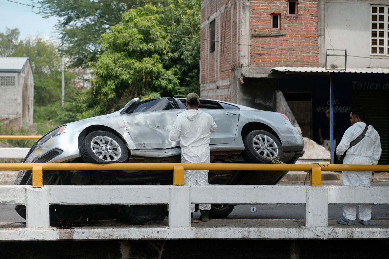 Drug cartel violence flares in western Mexico after vigilante leader's ...