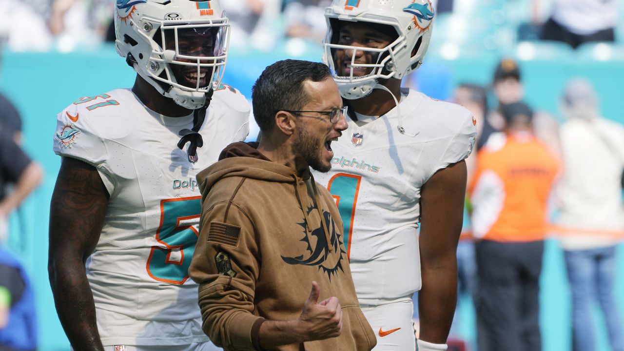 Tua, Dolphins hold off Raiders for 7th victory