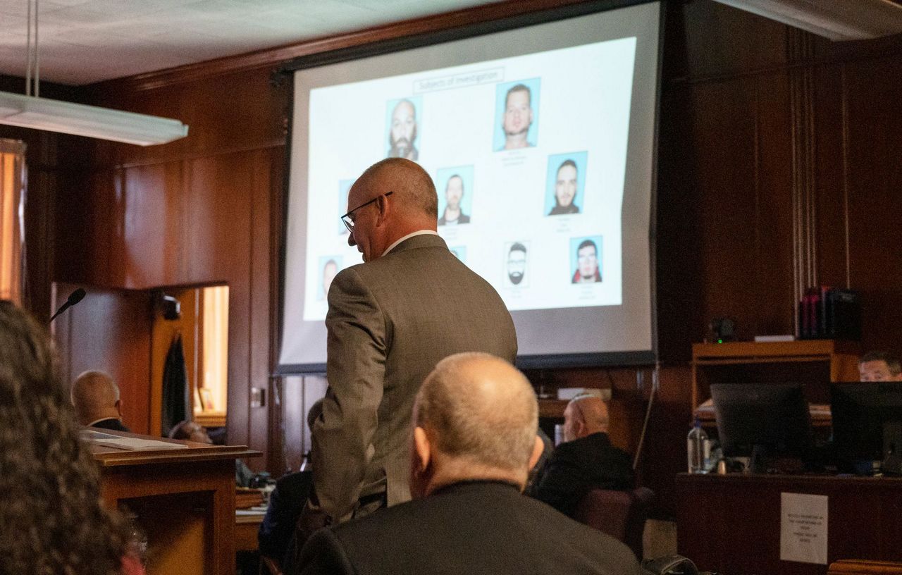 3 accused of assisting governor kidnapping plot stand trial