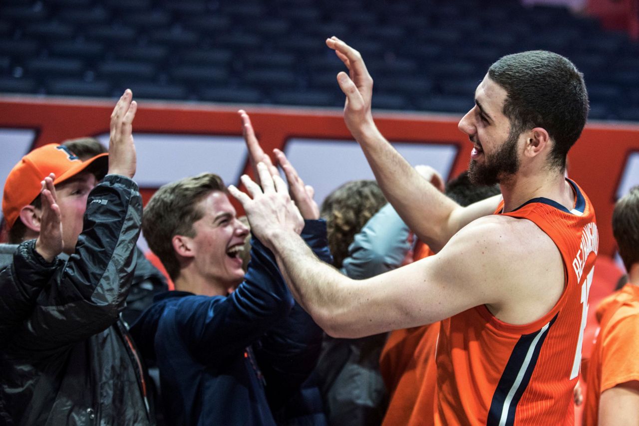 Kofi Cockburn helps Illinois upset No. 5 Michigan 71-62