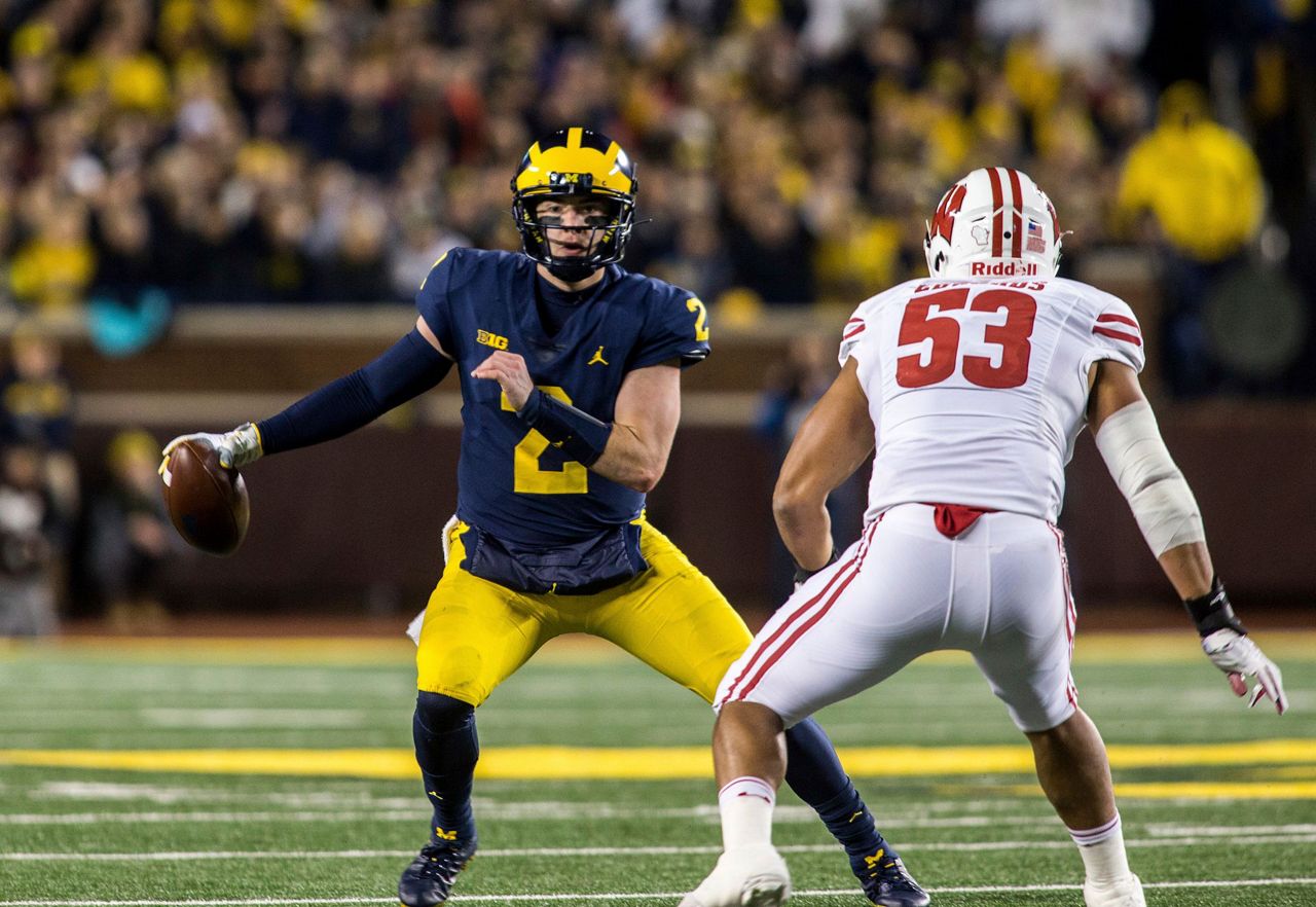 Mobile Shea Patterson learning on the run for No. 6 Michigan