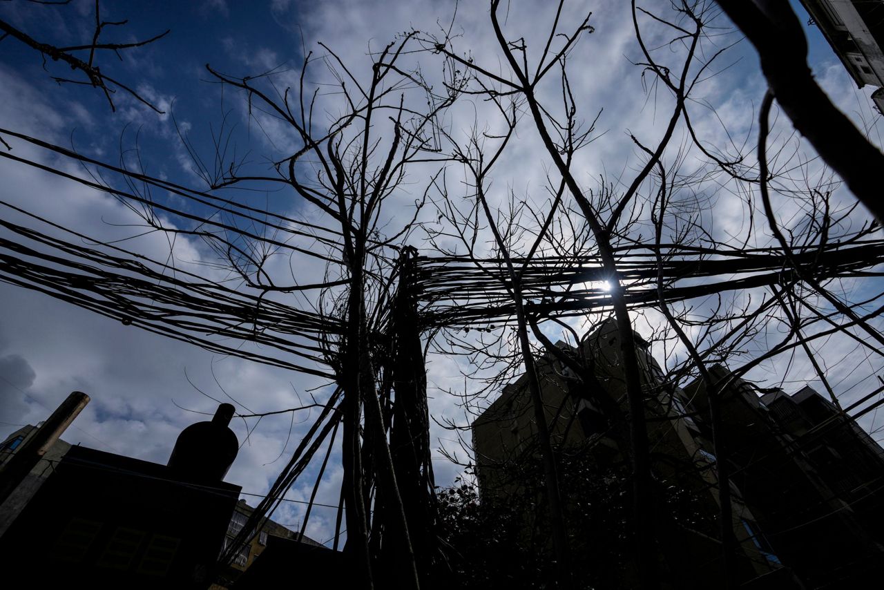 In parts of Mideast, power generators spew toxic fumes 24/7