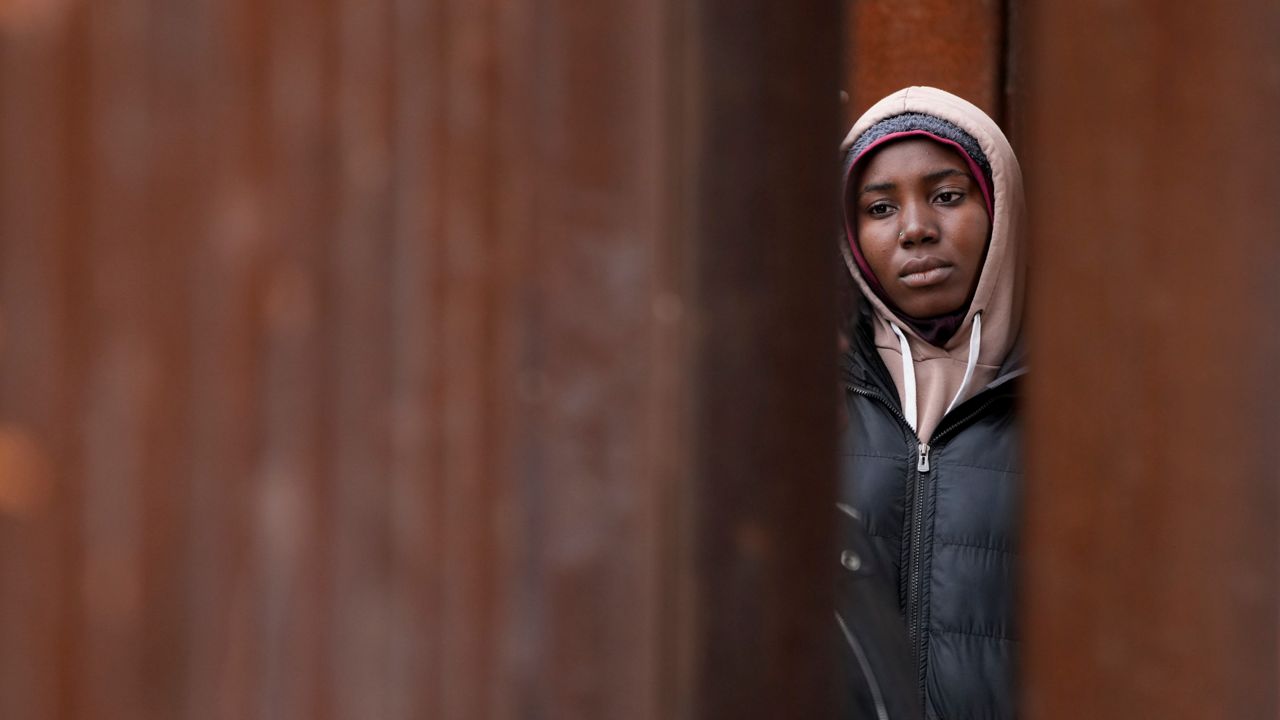 Mexico moving migrants away from borders to relieve pressure