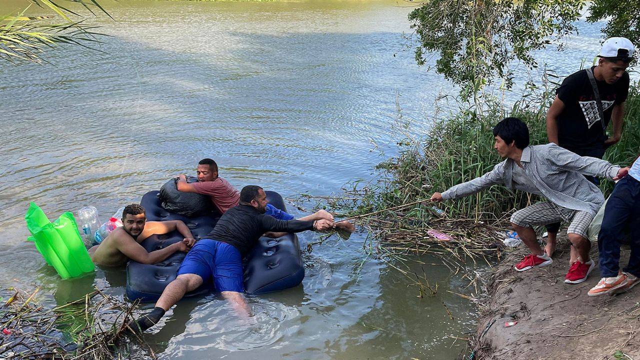 Migrantes México se tiran río Bravo desesperados por llegar