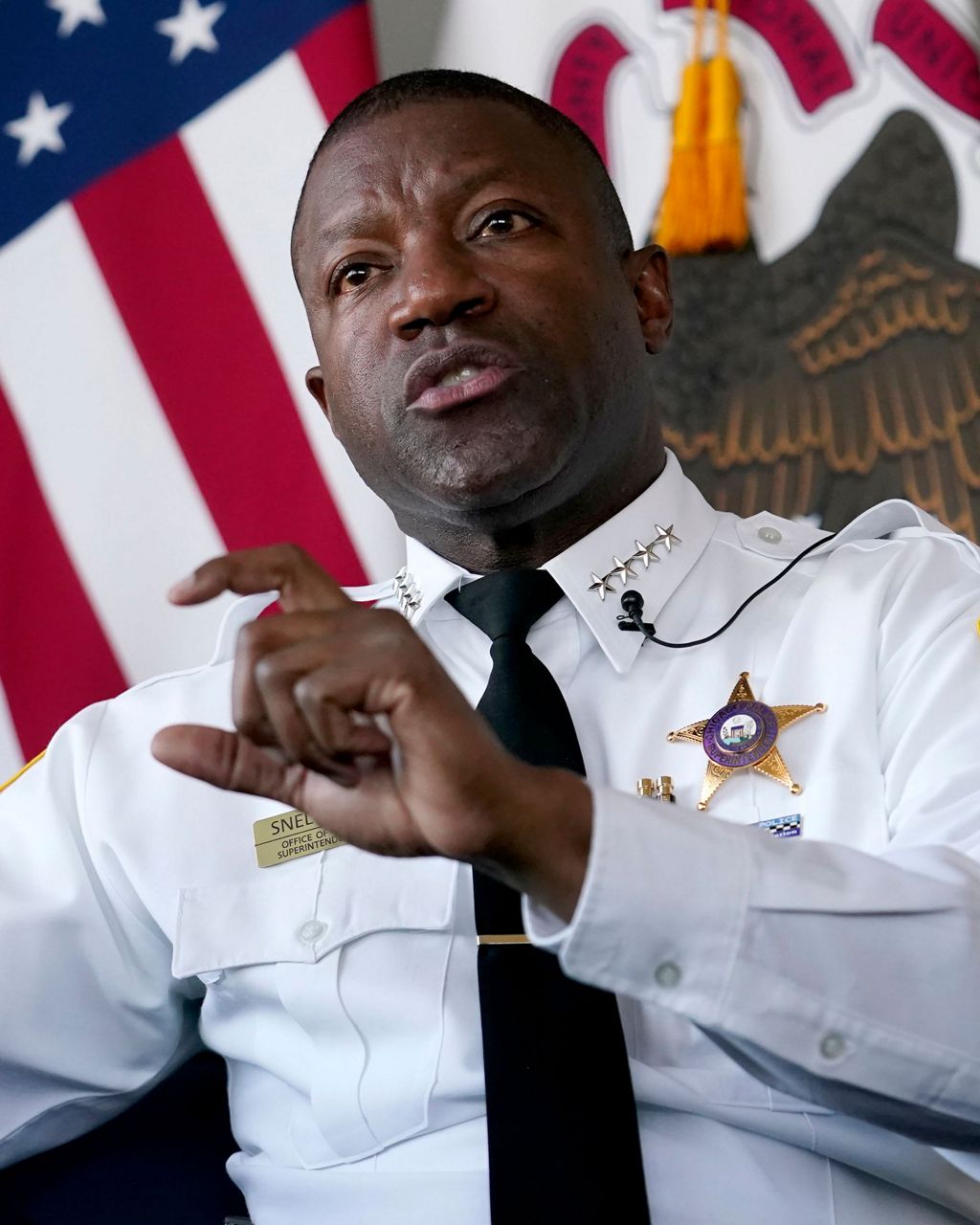 Chicago's top cop says using police stations as short-term migrant ...