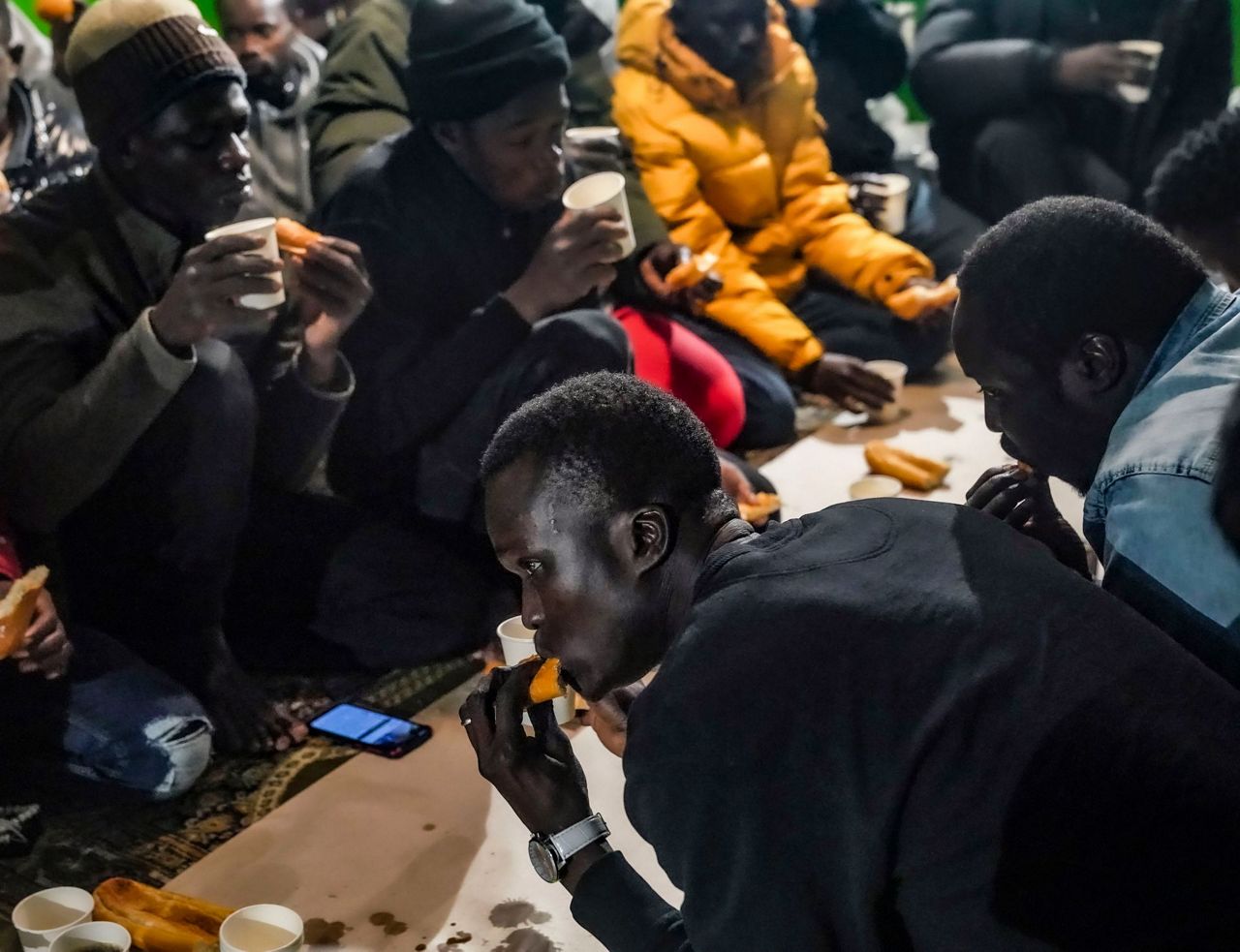 Mosques in NYC struggle to house and feed an influx of Muslim migrants ...