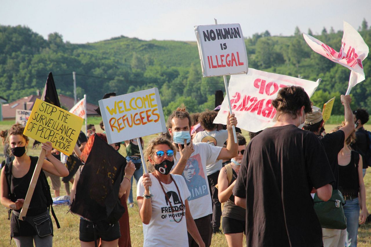 Activists protest EU migration policies at Croatian border