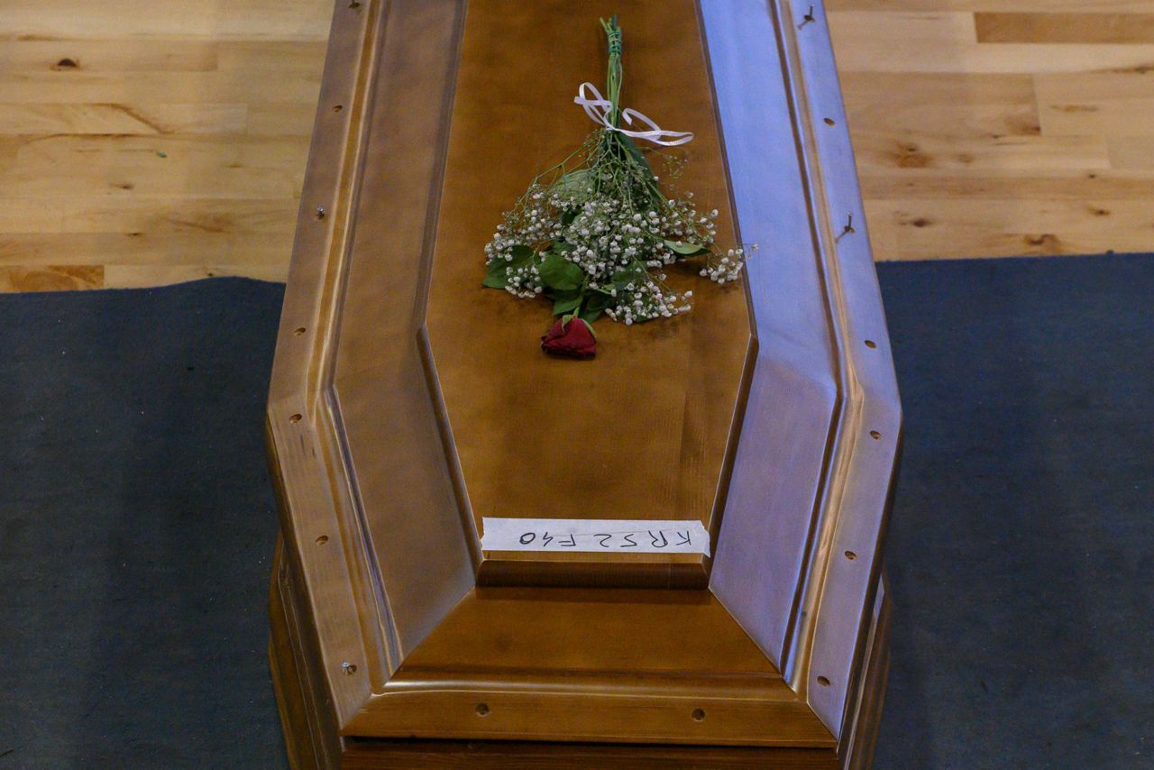 Shipwreck off Italy: stadium filled with coffins of migrants