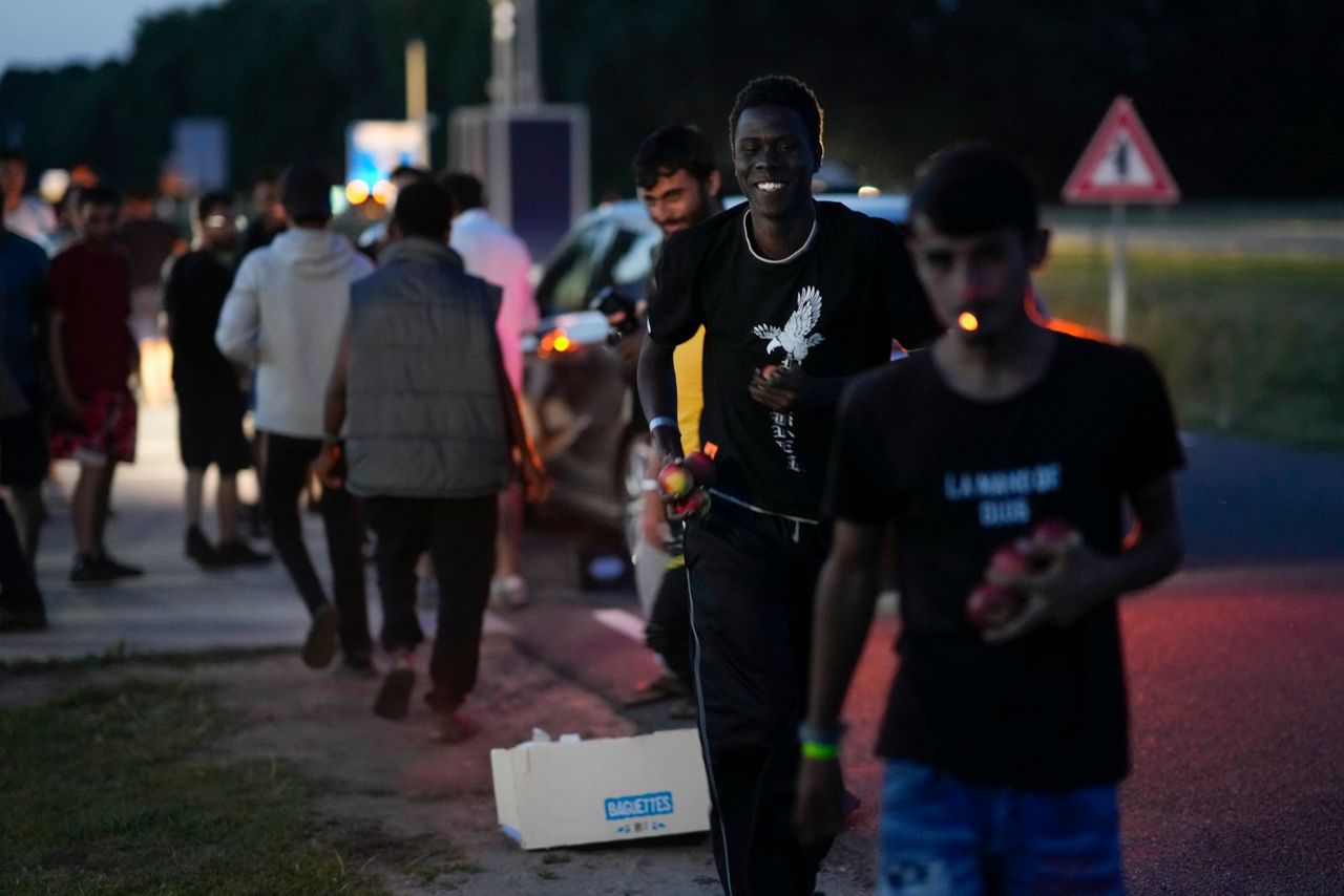150 migrants moved from overcrowded Dutch asylum center