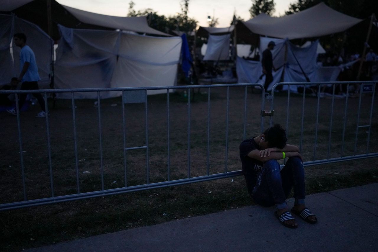 Rights body urges Dutch to improve migrants reception