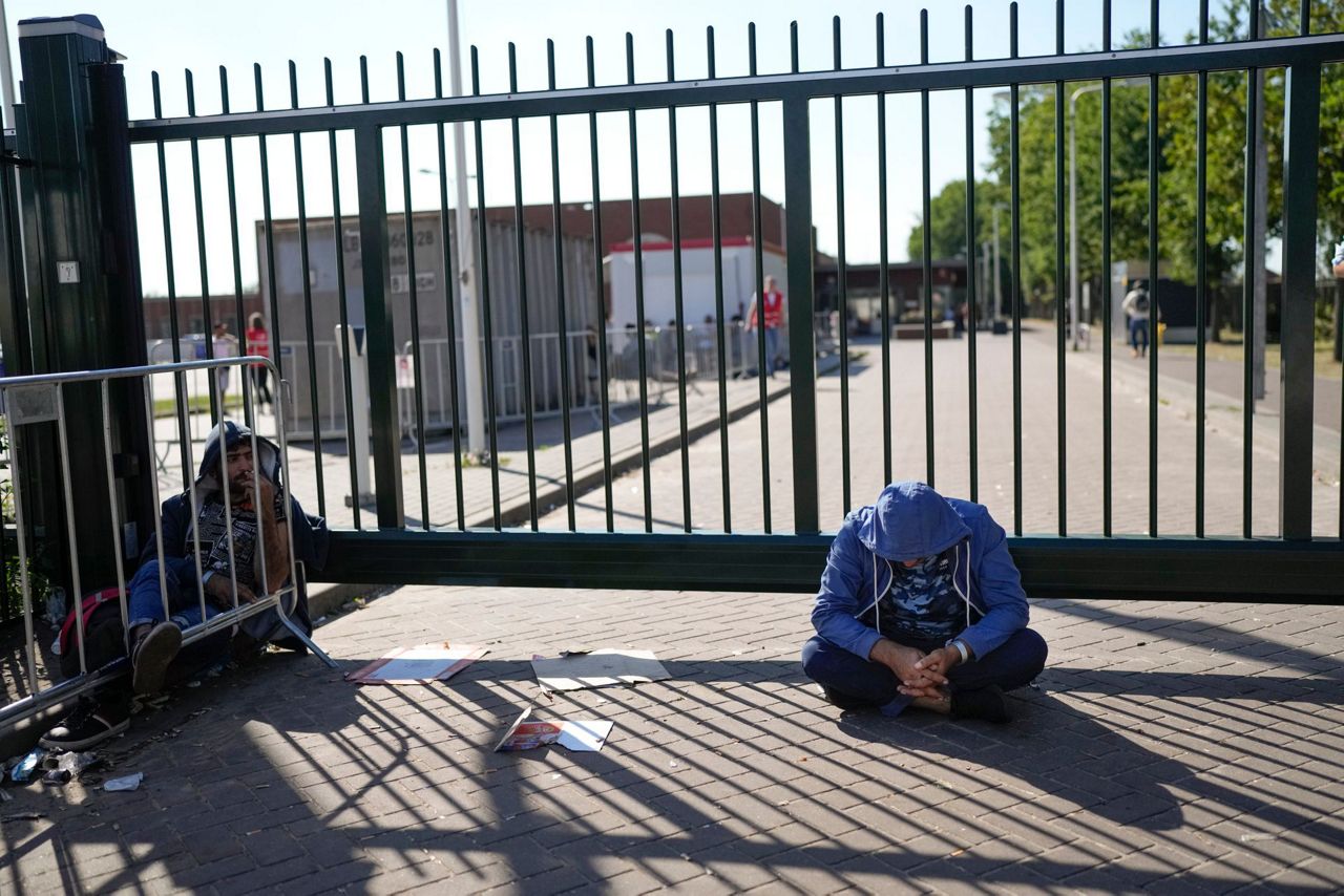 Dutch agencies help migrants sleeping outside crowded camp