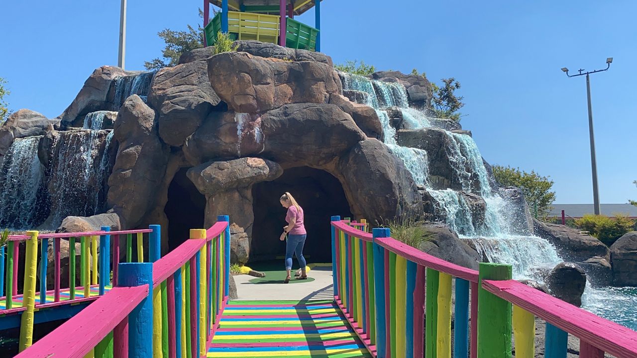 Mac Daddy's hosts grand reopening