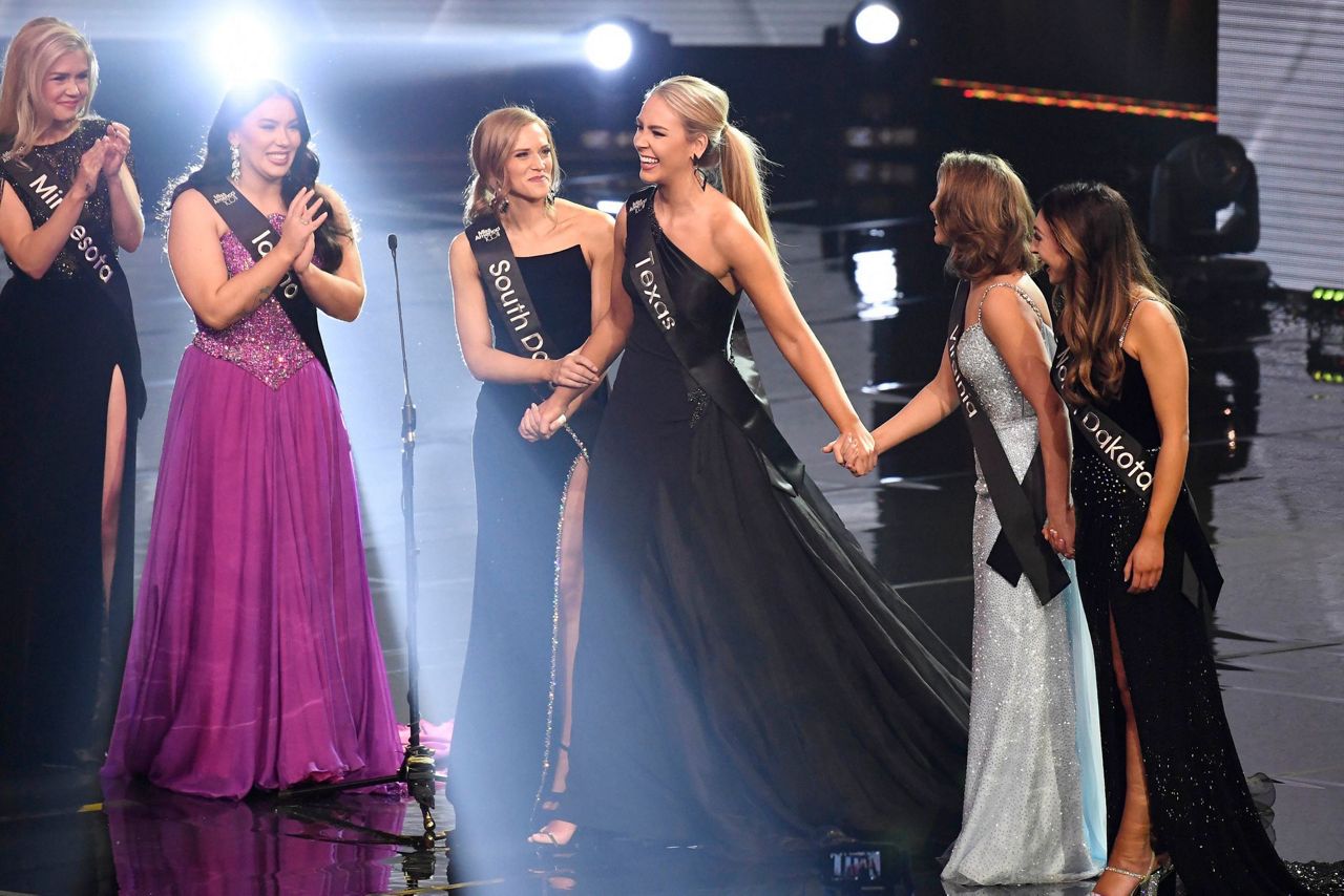 Miss Alaska, Emma Broyles, crowned Miss America