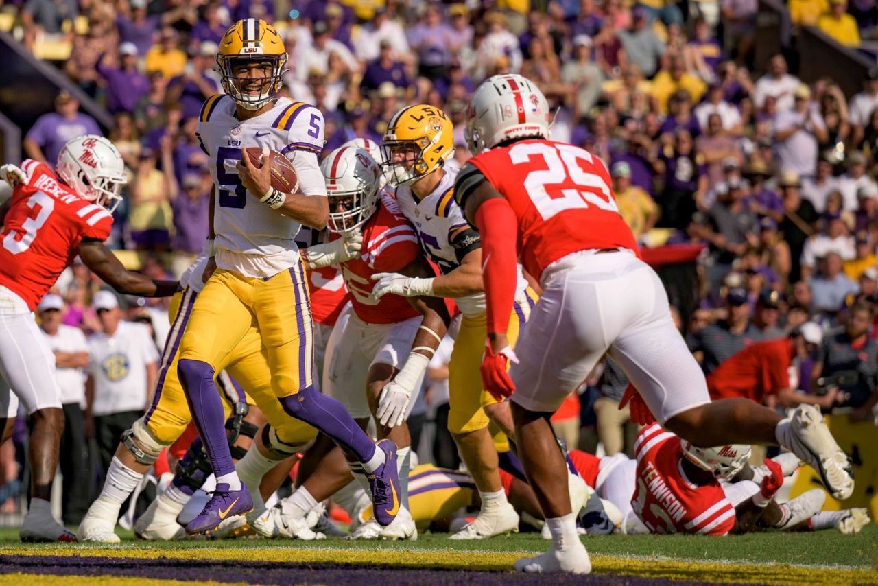 Dynamic Daniels, LSU, roar back on No. 7 Ole Miss, 45-20