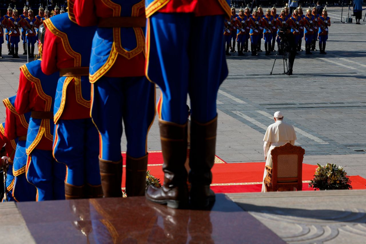 Pope starts Mongolia visit by praising the country's religious freedom ...