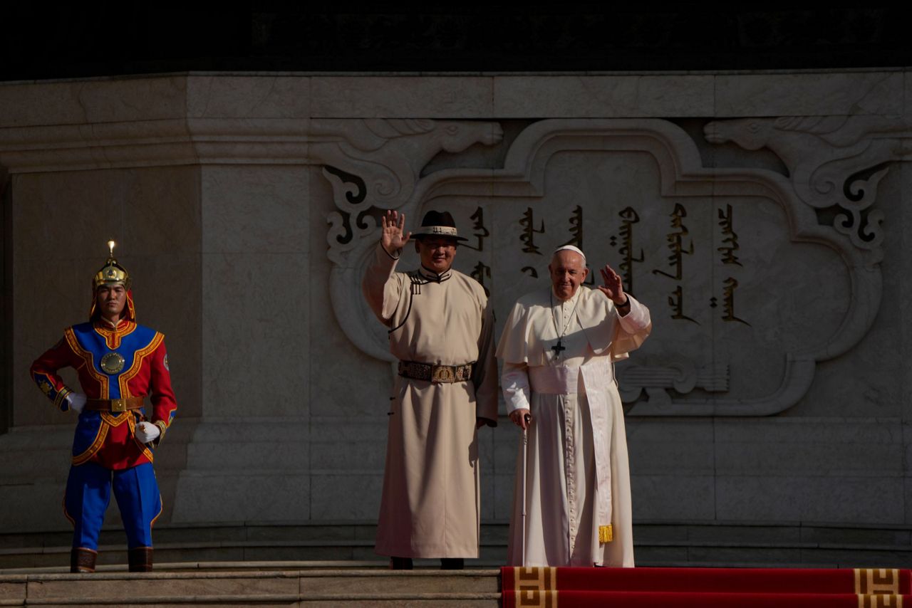 Pope starts Mongolia visit by praising the country's religious freedom ...