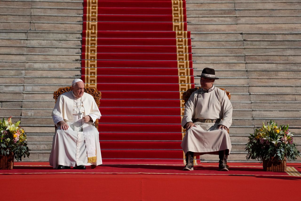 Pope starts Mongolia visit by praising the country's religious freedom ...