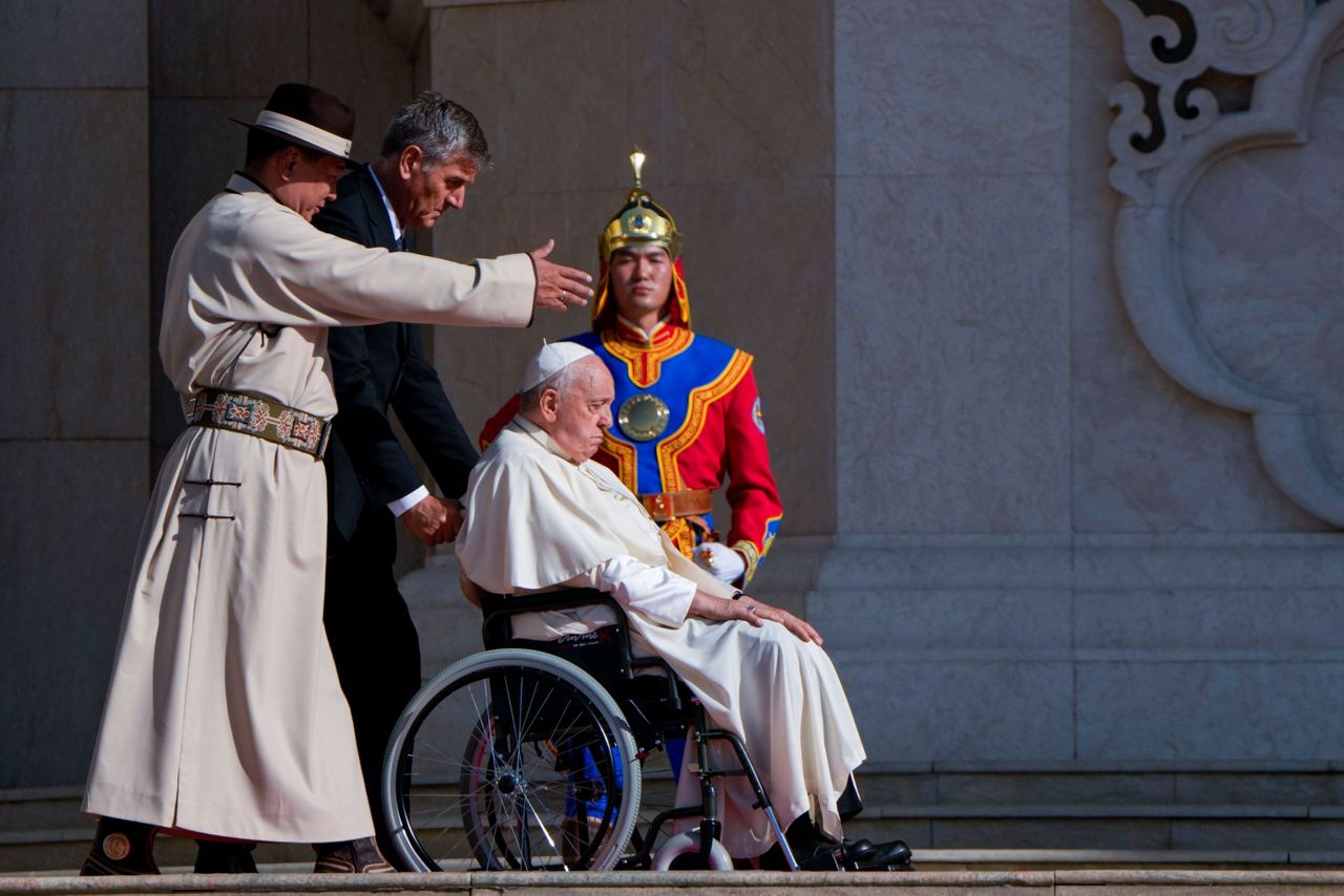 Pope starts Mongolia visit by praising the country's religious freedom ...
