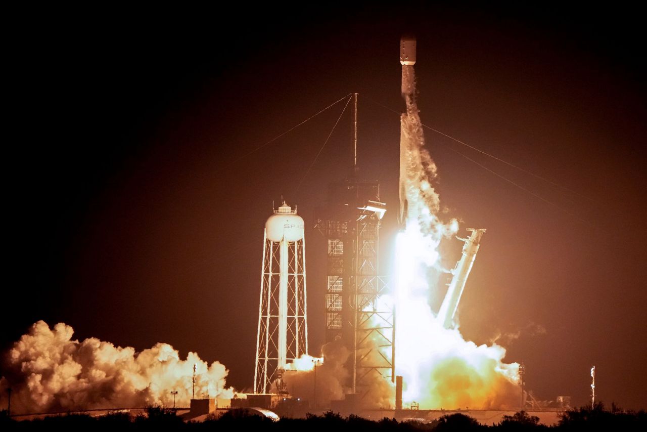 Lander 'alive and well' after company scores first US moon landing ...
