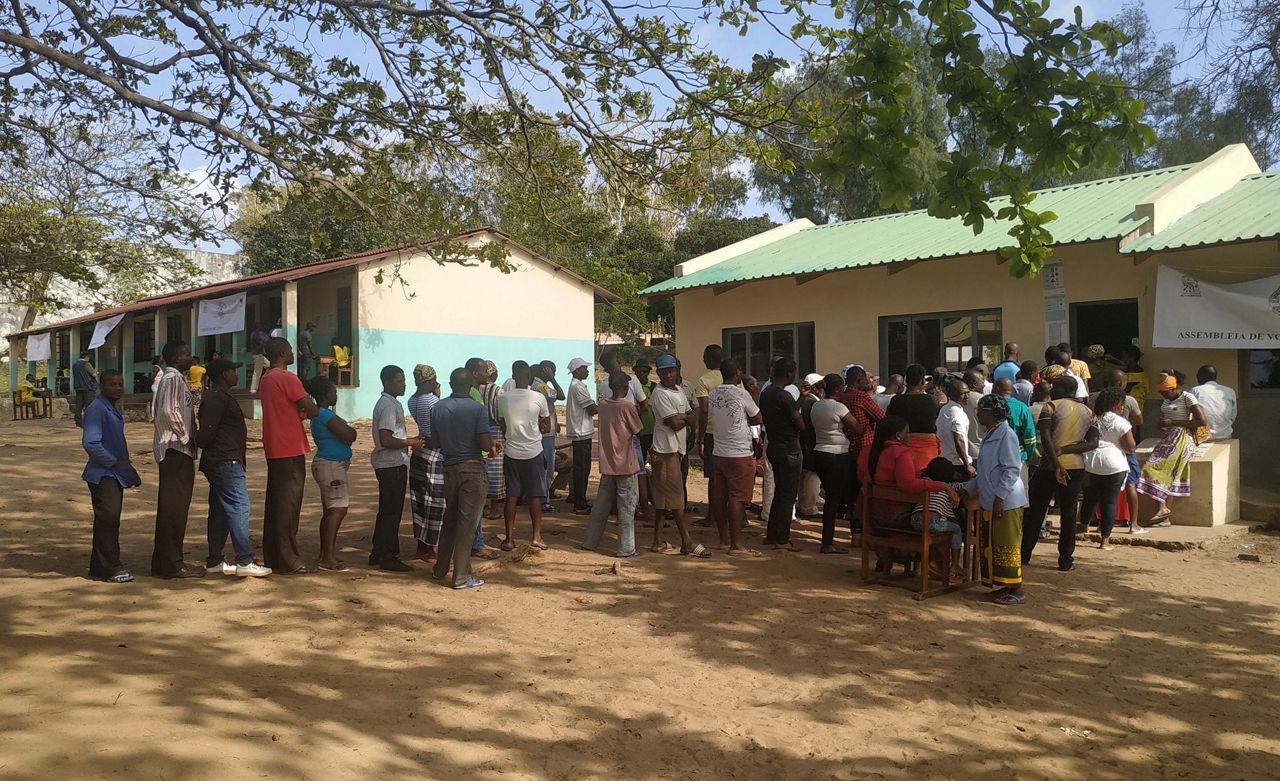 Mozambique goes to the polls in vote that tests peace deal