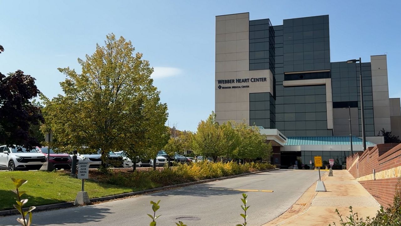 Munson nurses ratify 3-year contract with AI guardrails