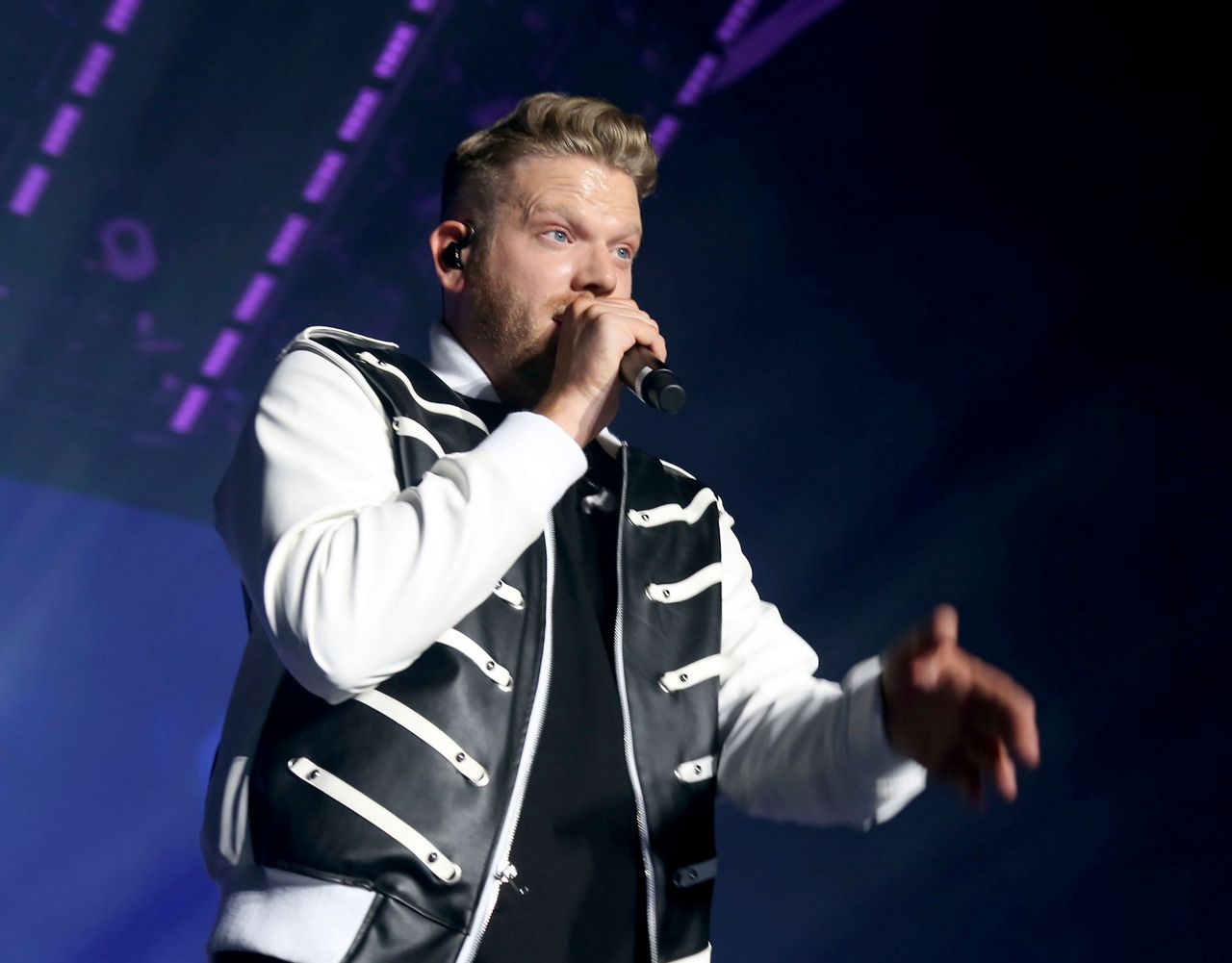 Scott Hoying of Pentatonix celebrates love, goes solo with seven-track ...
