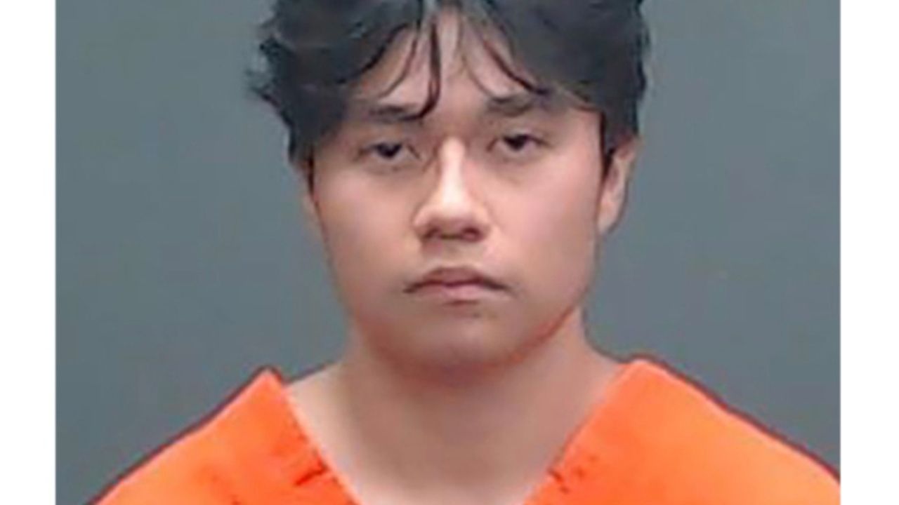 Acusan a joven de asesinar a sus padres y dos hermanos