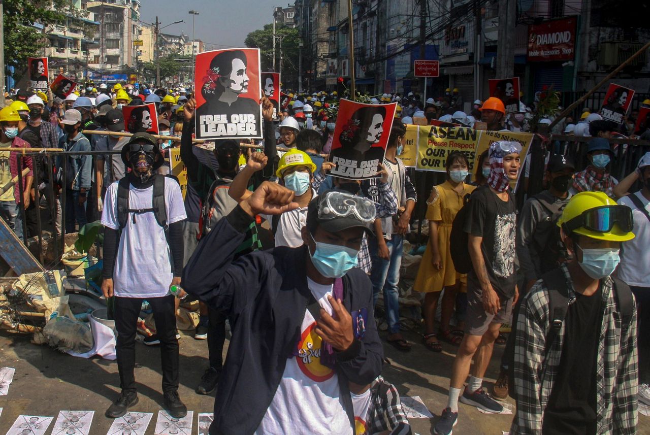 Myanmar protesters return to streets as crackdown continues