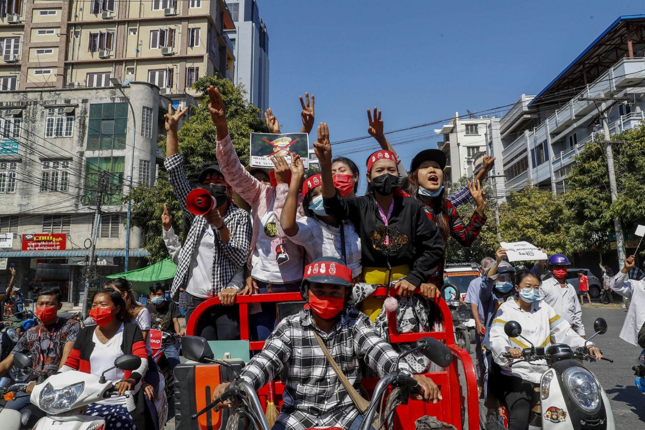 Myanmar protesters back on streets despite police violence