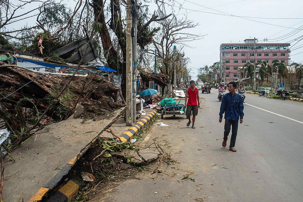 Powerful Cyclone Mocha floods streets, cuts communications in western ...