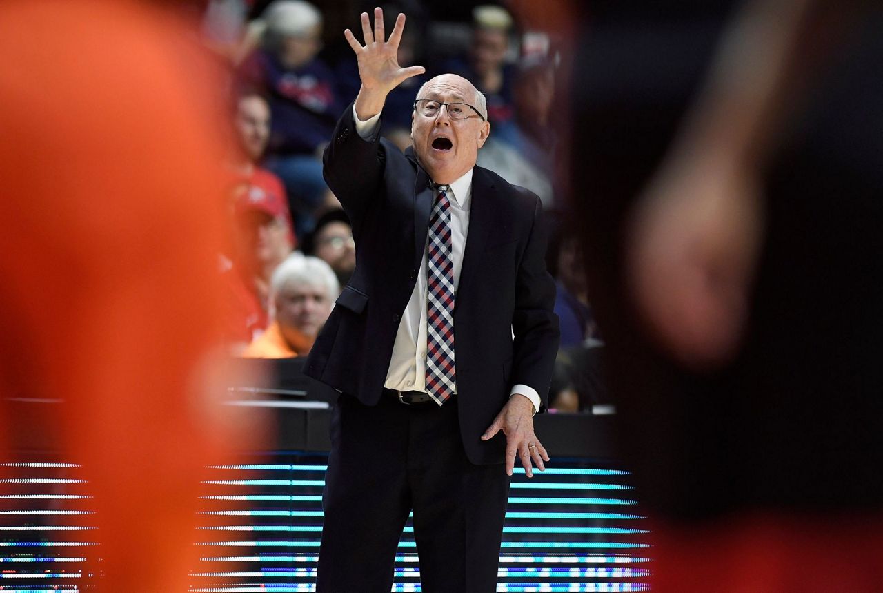 Mystics want to clinch in Connecticut for coach Thibault