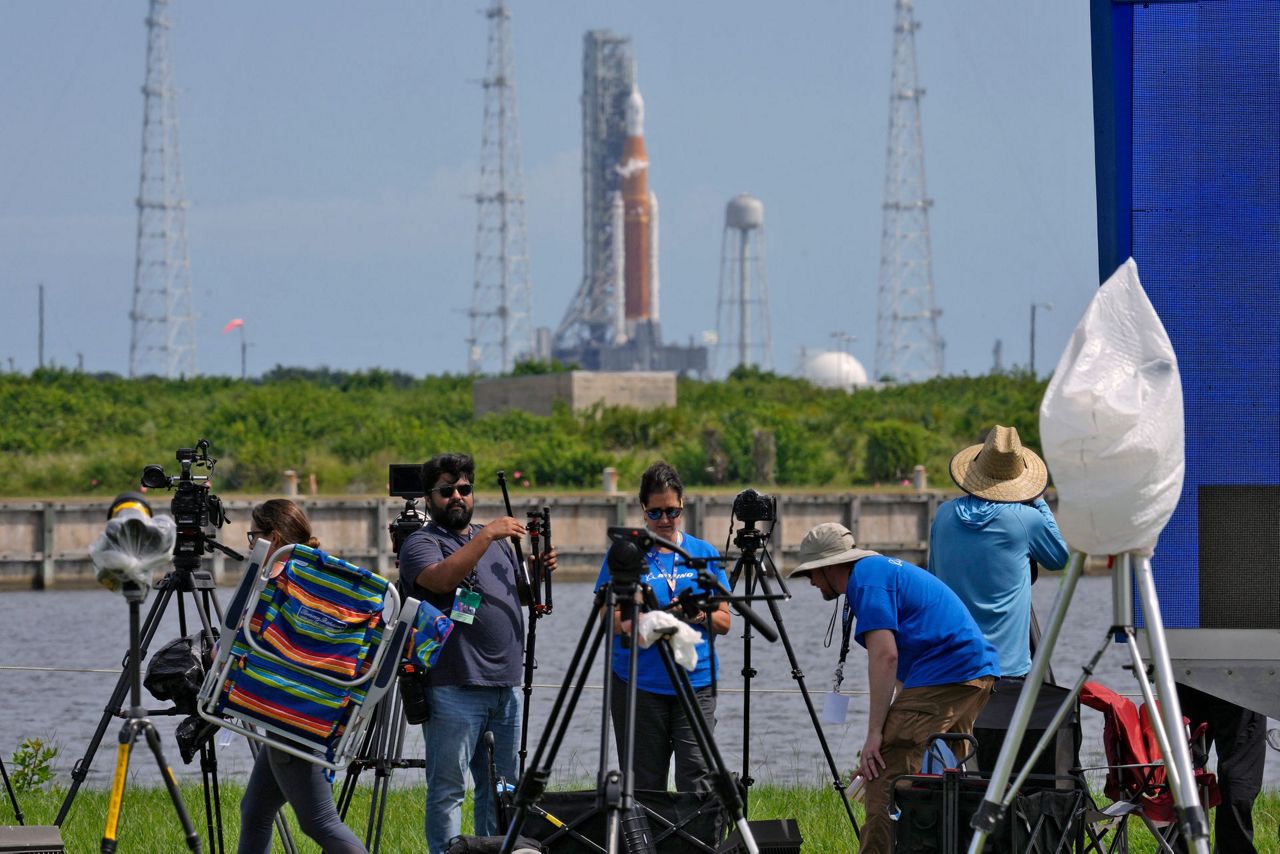 NASA fuels new moon rocket in week's 2nd launch attempt