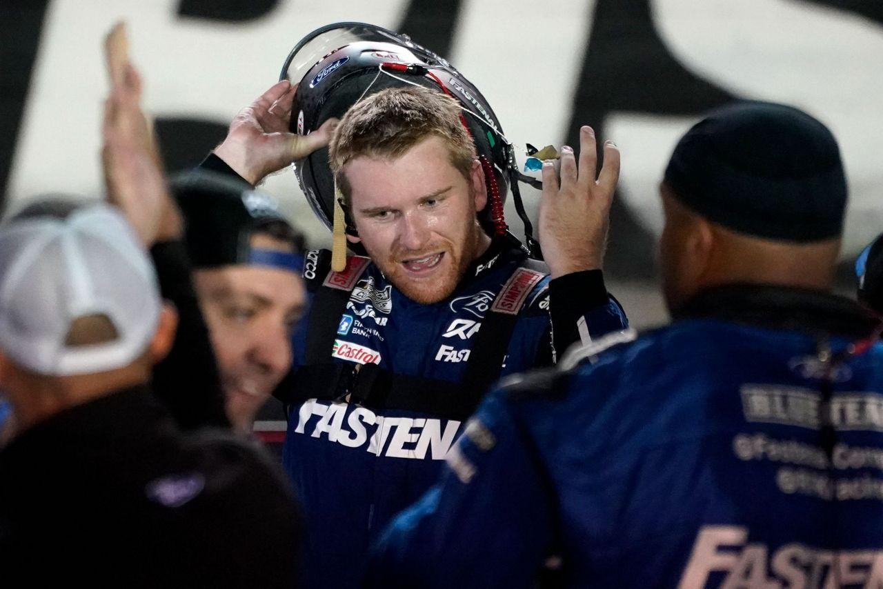 Buescher wins Bristol; Harvick, Busch, RCR out of playoffs