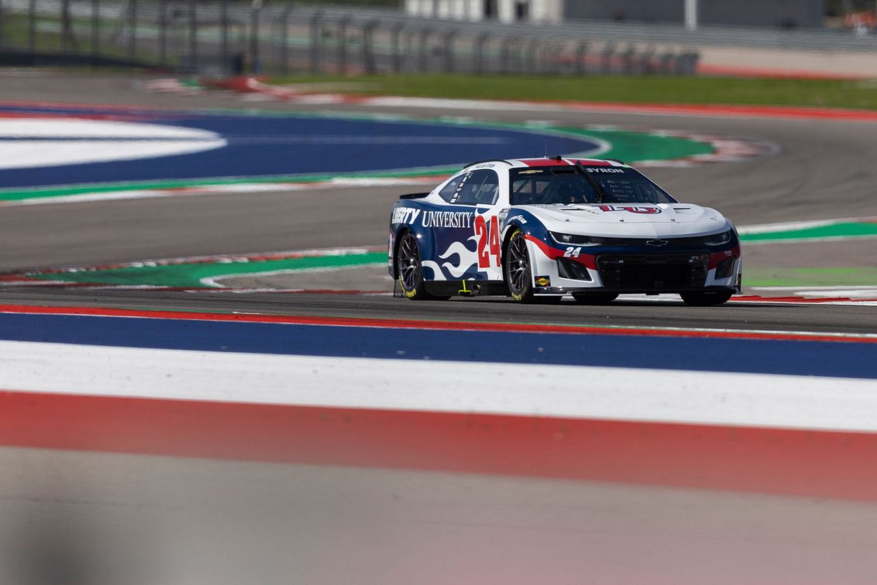 Former F1 champs Raikkonen and Button race NASCAR at COTA