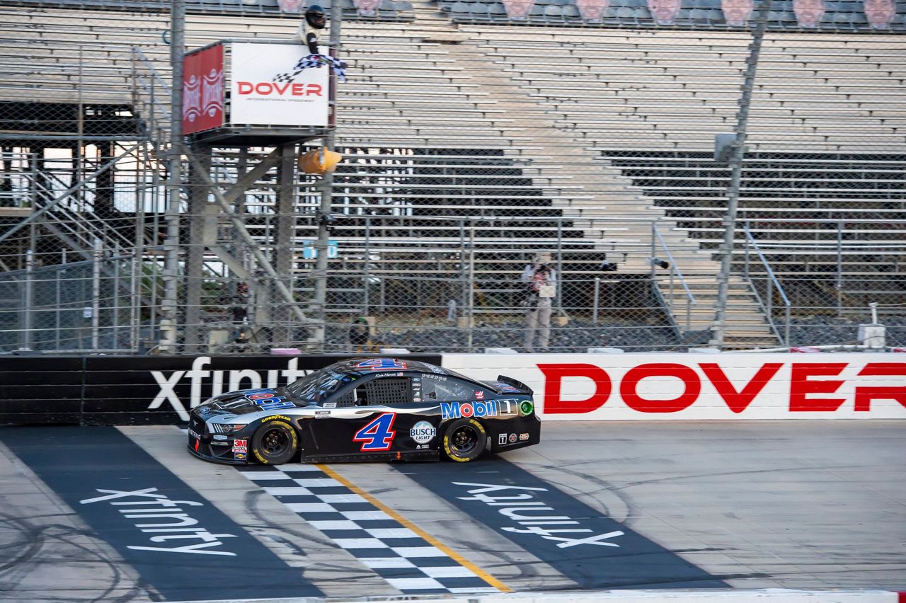 Harvick dominates at Dover for 7th Cup victory of the season