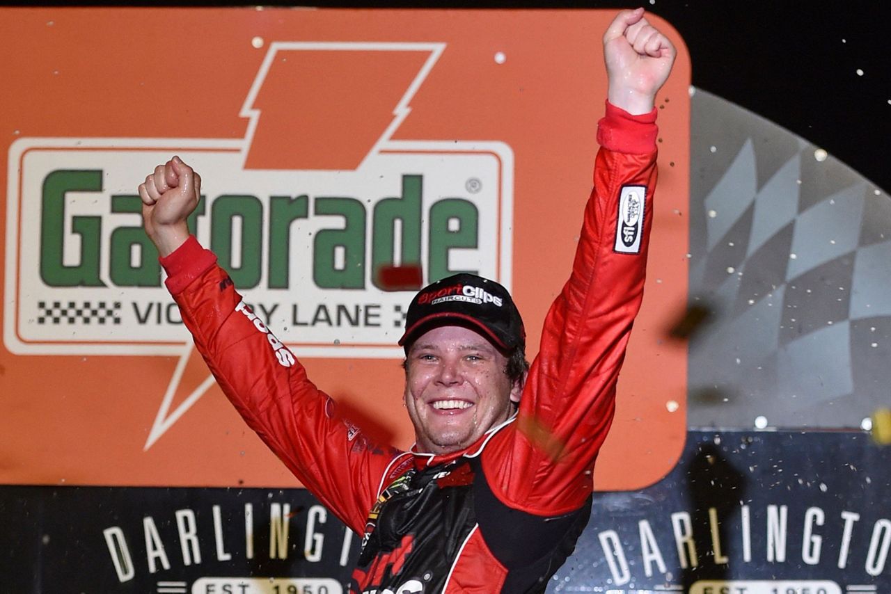Erik Jones holds off Busch to win rain-delayed Southern 500