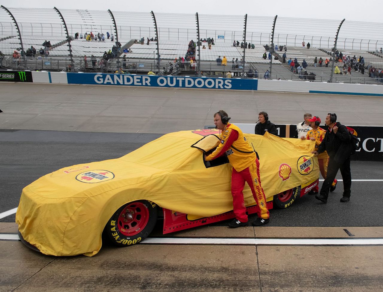 NASCAR Cup Series race at Dover in rain delay