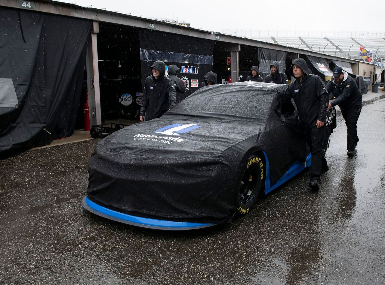 NASCAR Cup Series race at Dover in rain delay