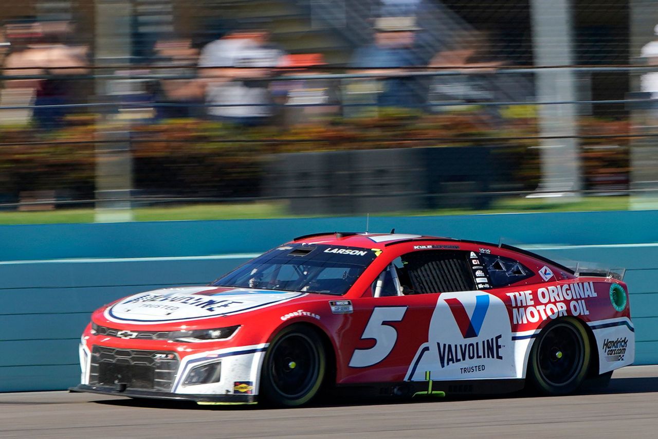 Larson wins NASCAR at Homestead, holding off Chastain at end
