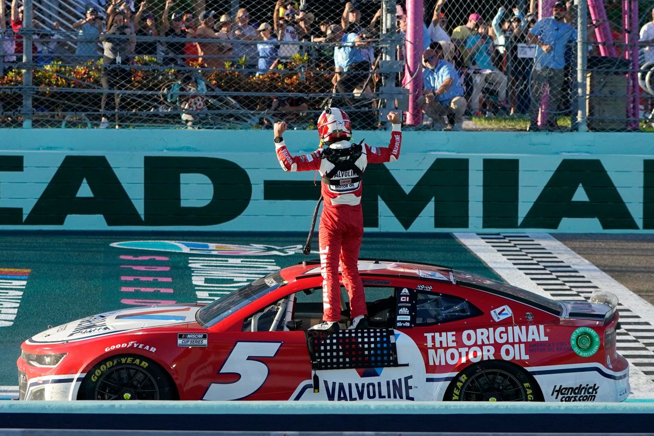 Larson wins NASCAR at Homestead, holding off Chastain at end