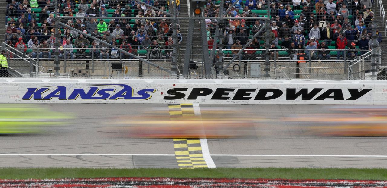 Harvick on pole for Cup Series race at Kansas Speedway