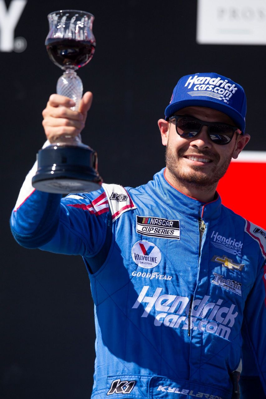 Kyle Larson lands extension, full sponsorship through 2023
