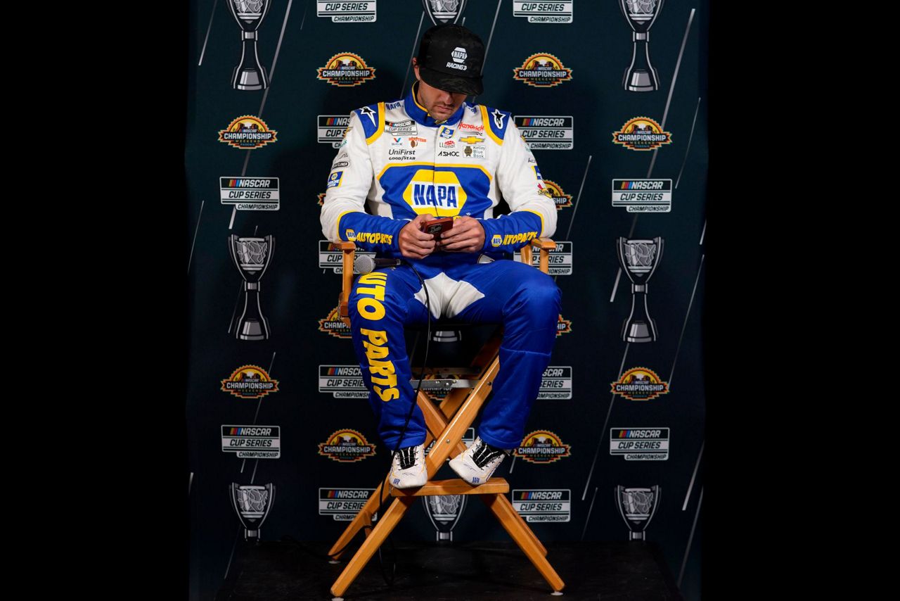 Wall-hugging Chastain, red-hot Bell eye 1st NASCAR title